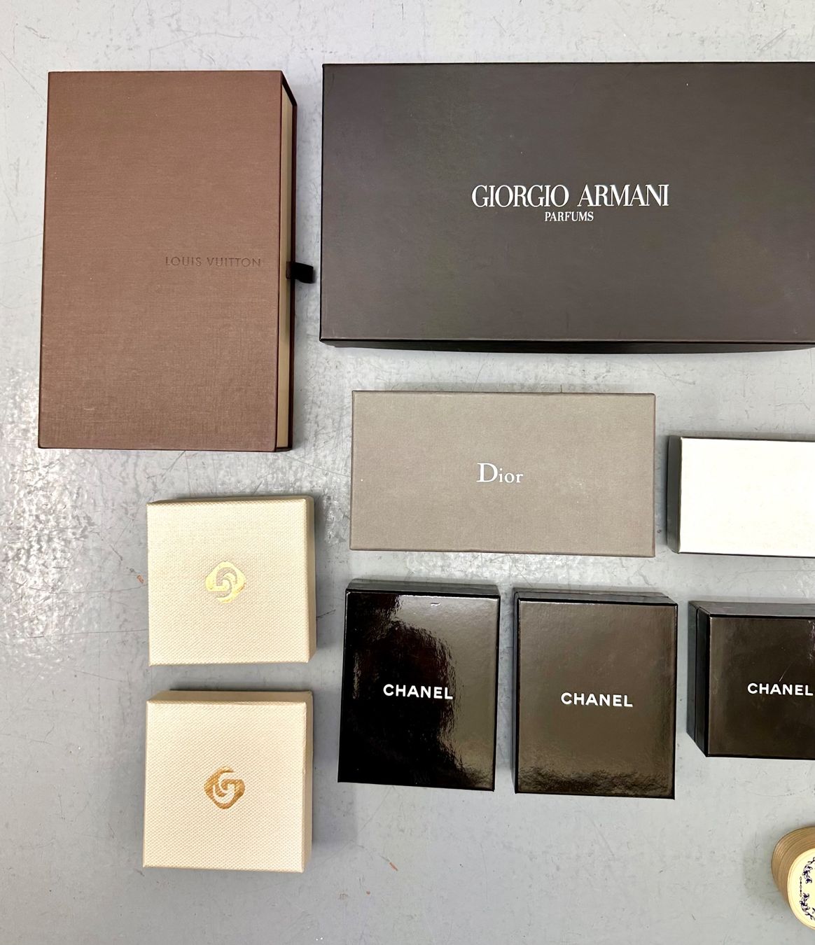 BOXEN „LUXUS MARKEN“ AB 1.-!!! (Gebraucht) in Zürich für CHF 1 – nur ...