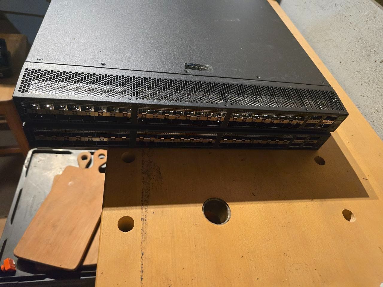 2× HPE FlexFabric 5900AF JC772A – 48× 10GbE SFP+, 4× 40GbE (Gebraucht ...