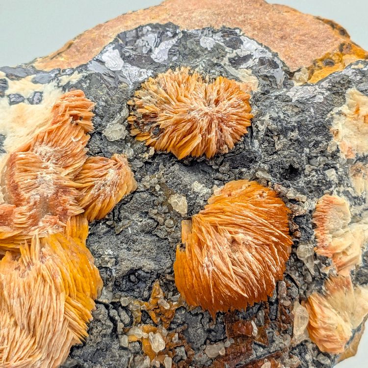 BARIT ORANGE mit CERUSSIT und GALENIT, UV (Nuovo (secondo la ...