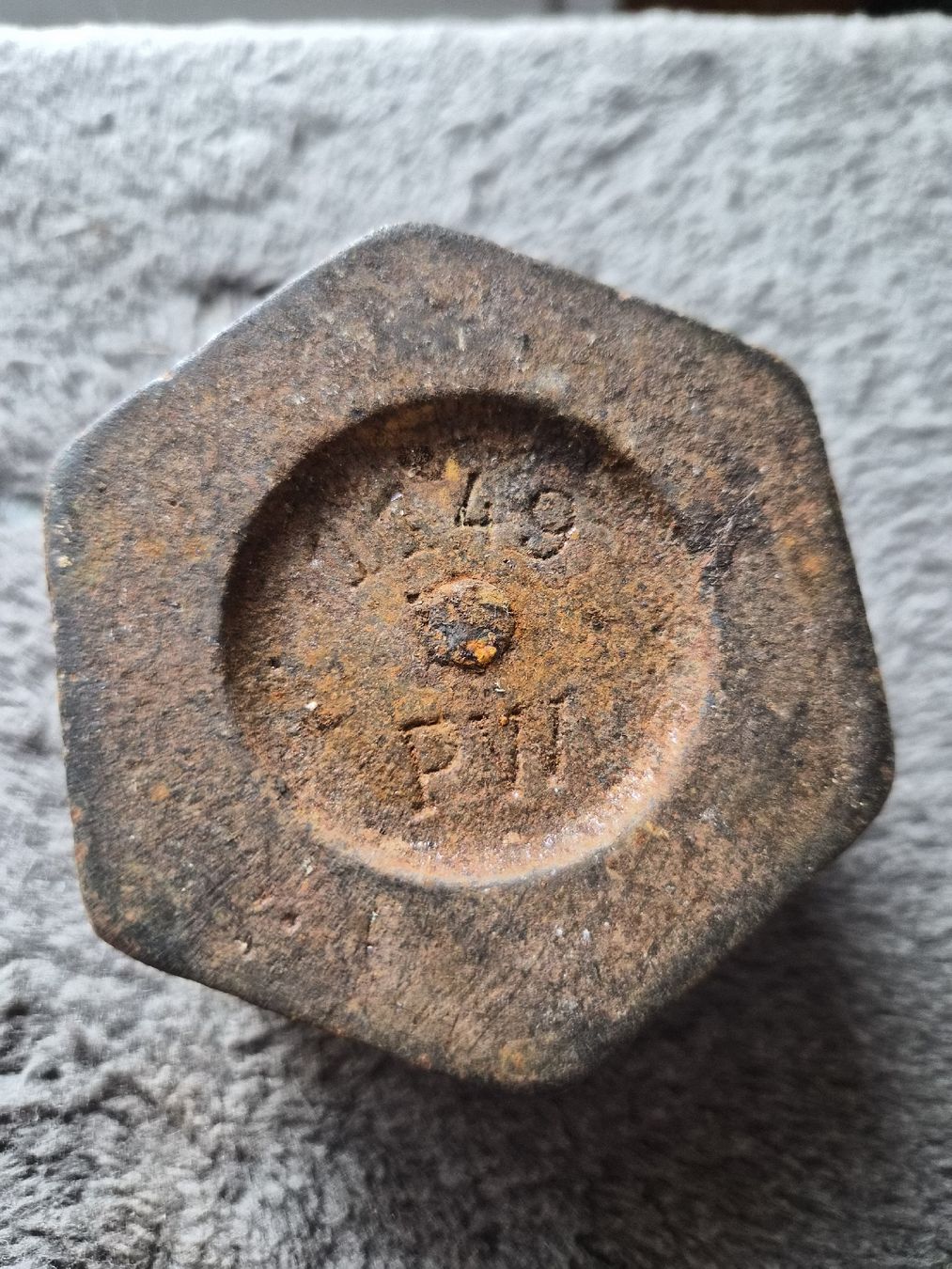 Ancienne poids hexagonal en fer forgé - Collection! (D'occasion) à La ...