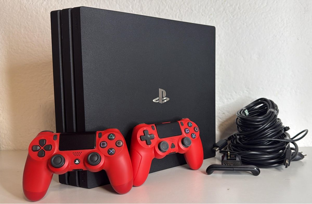 PS4 Pro 1TB Console with 2 Red Controllers & Cables - Great (Gebraucht ...