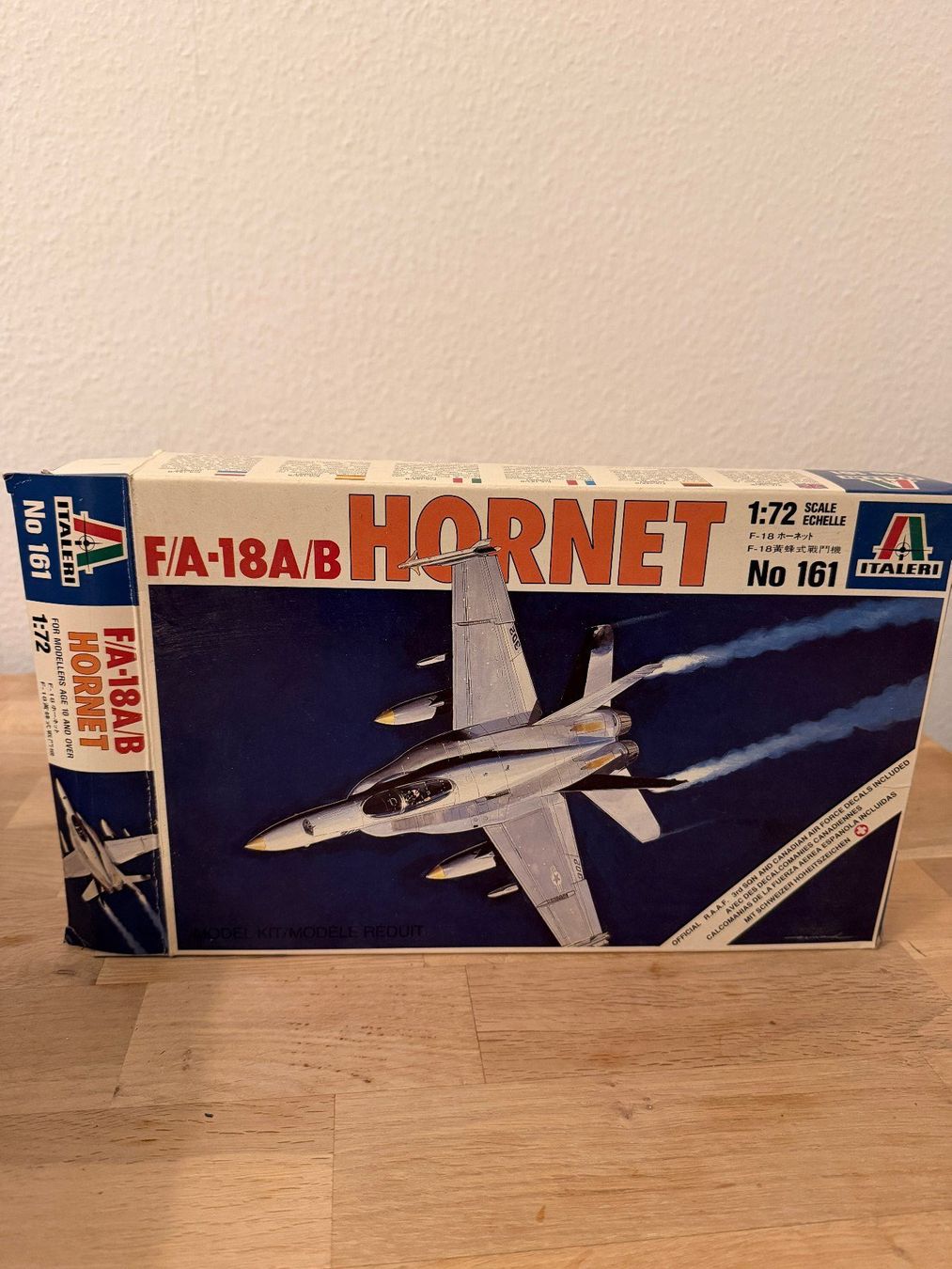 Italeri FA-18 A/B Hornet – 1:72 Jet Fighter (Neu und originalverpackt ...