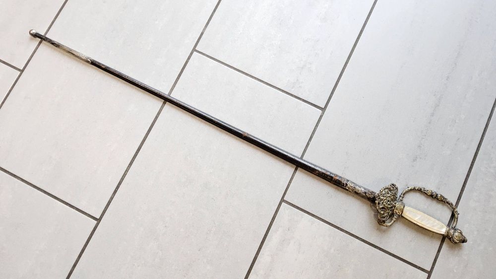 Magnifique très ancienne épée (Gebraucht) in Malleray für CHF 241 – mit Lieferung auf Ricardo kaufen