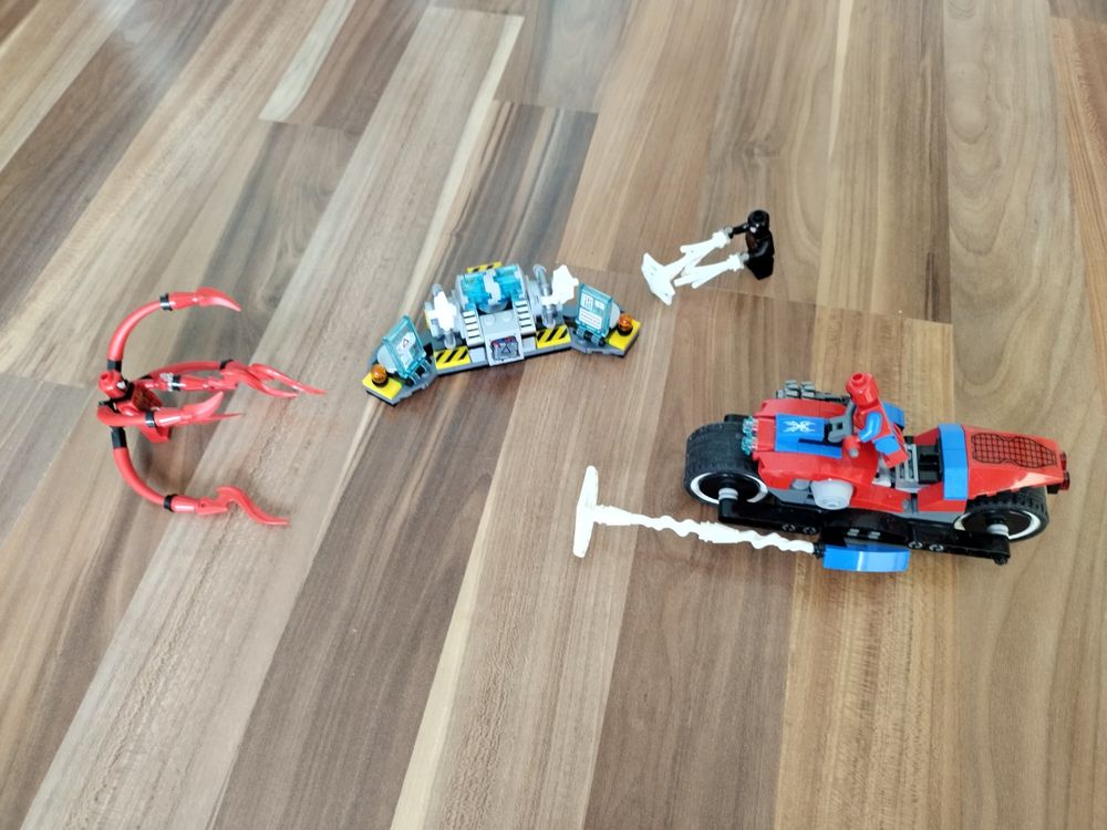 Lego 76113 Spiderman auf Motorrad mit Bösewicht und Labor (Gebraucht ...