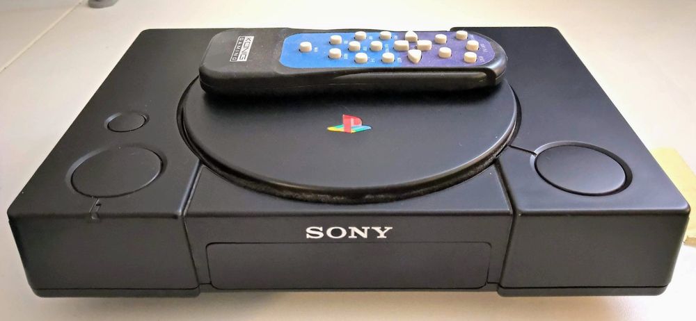 Zum CD-Player umgebaute Playstation | Kaufen auf Ricardo