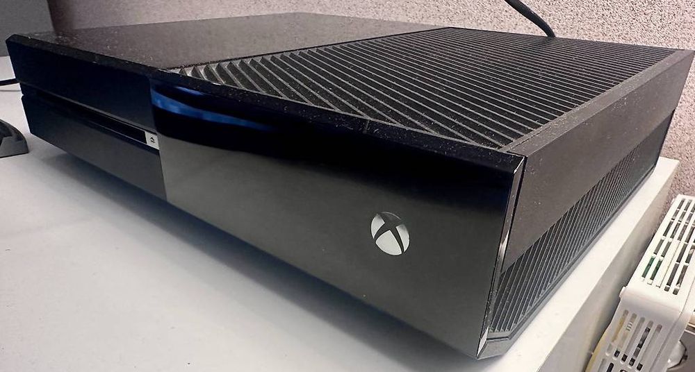 Xbox One mit Kinect und 1 Controller | Kaufen auf Ricardo