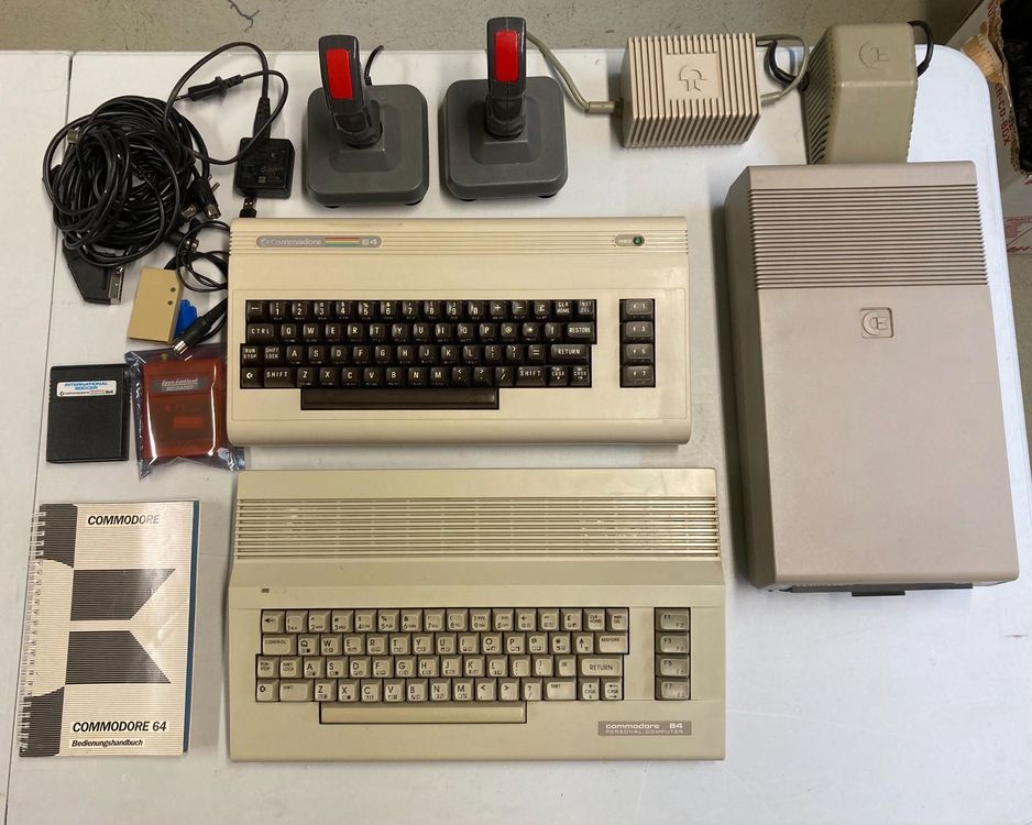 Commodore C64 Geräte-Sammlung mit Extras | Kaufen auf Ricardo