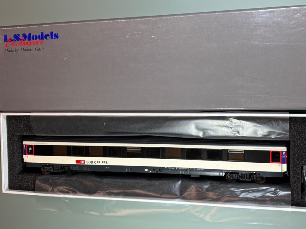 LSMODELS Intercity ICN 2e cl. CFF * ICN IC-Wg 2.Kl. SBB (Neu (gemäss ...
