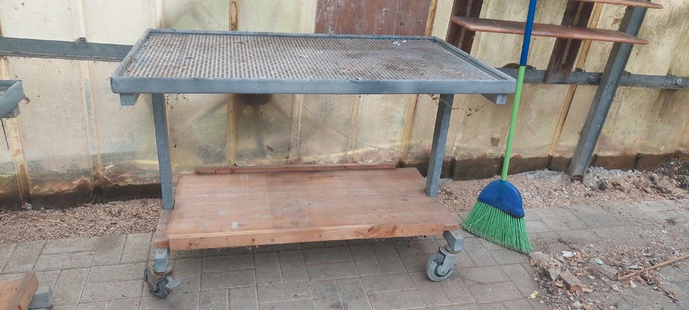 Robuster Werktisch mit Rollen 118x70cm (2) | Kaufen auf Ricardo