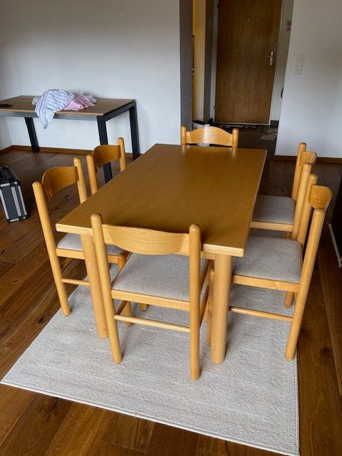 Holztisch mit 6 Stühle - Gratis in Disentis/Mustér GR | Kaufen auf Ricardo Holztisch mit 6 Stühle - Gratis in Disentis/Mustér GR | Kaufen auf Ricardo