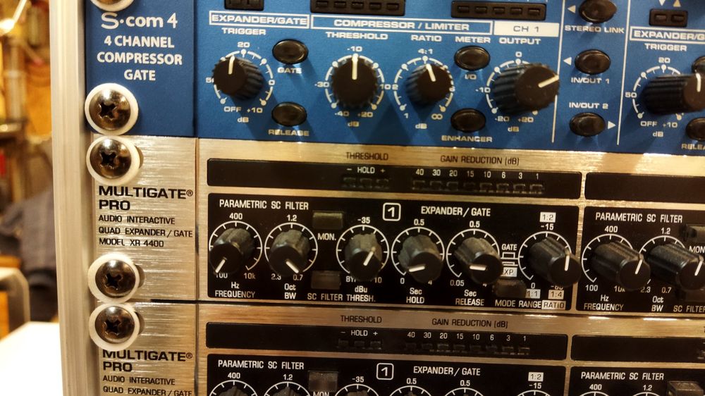 XR4400 Quad Expander Multigate PRO Behringer (obere) (Gebraucht) in für ...