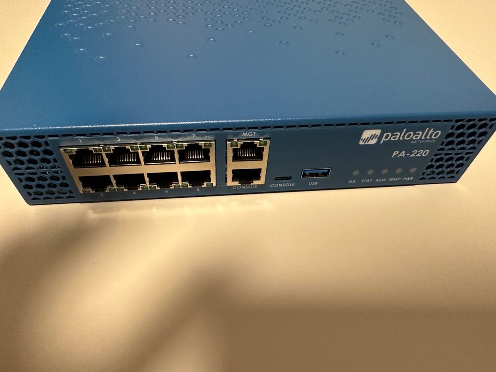 Palo Alto PA-220 Next Gen Firewall (Gebraucht) in Zürich für CHF 251 – mit Lieferung auf Ricardo ...