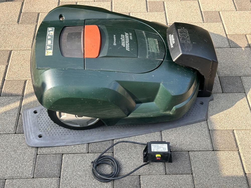 Rasenroboter Husqvarna 220 AC Automower mit 2600 Stunden (Gebraucht) in ...