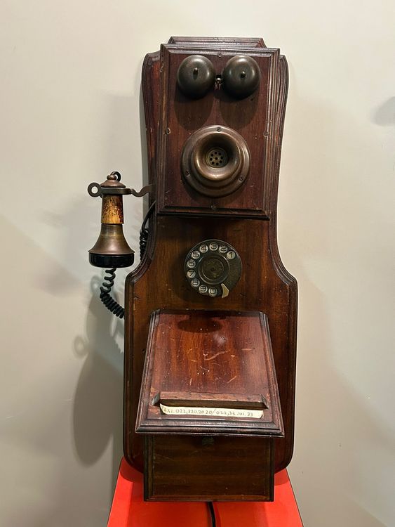 Antique Wooden Wall Telephone – Vintage Rotary Phone (Defekt) in Genève ...