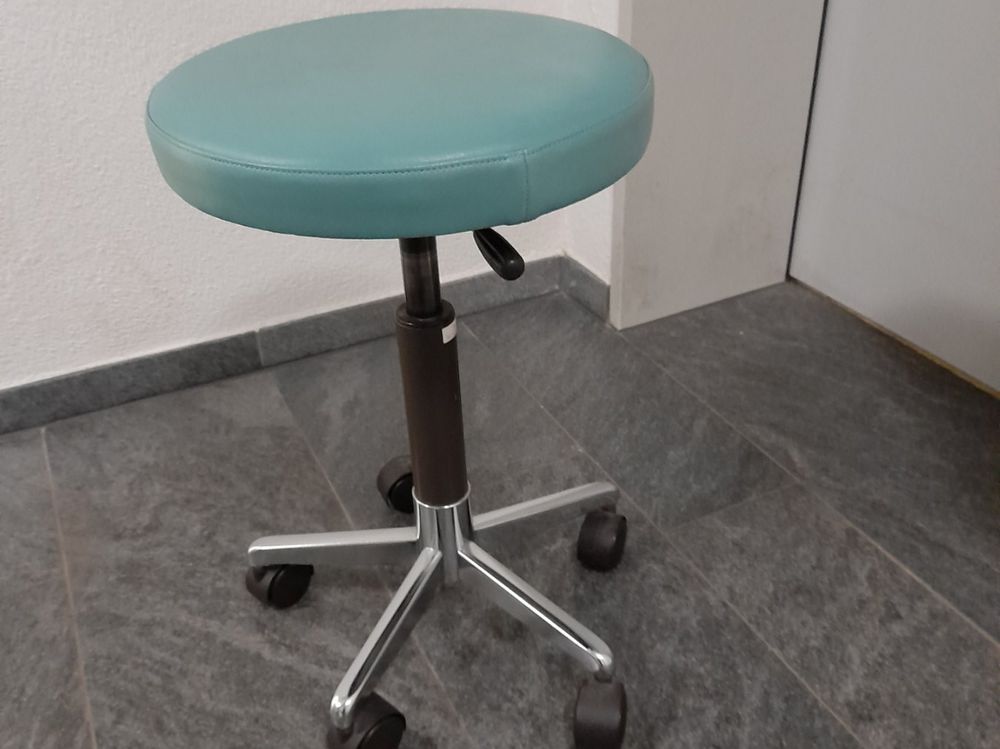Drehbarer Rollhocker, mint, höhenverstellbar (Gebraucht) in Männedorf ...