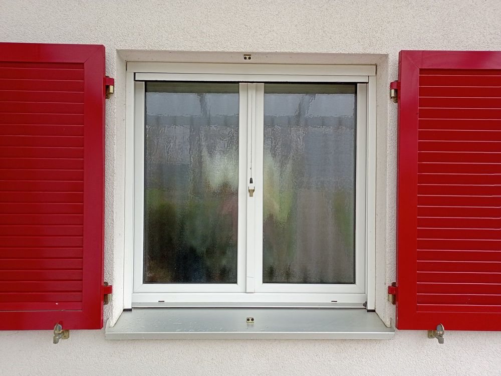 8x Kunststoff-Fenster mit Fenster-Läden (Gebraucht) in Eschenbach LU ...