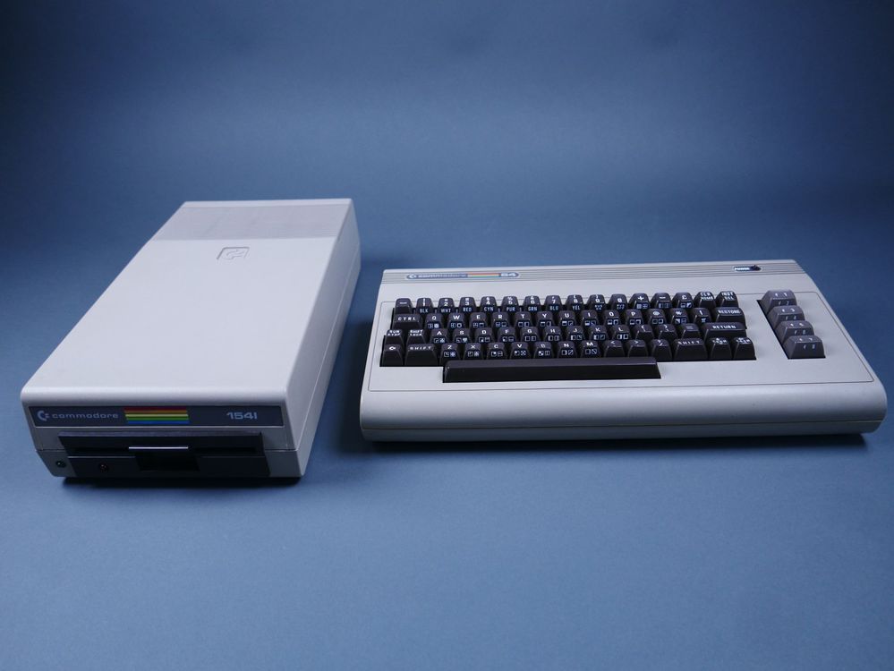 Commodore C64, 1541 Diskettenlaufwerk & Joystick (Gebraucht) in St ...