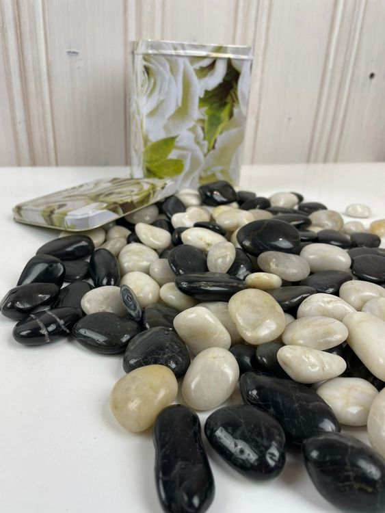 Posten div. Dekosteine inkl. Dose/ Tischsteine (Gebraucht) in Wängi für CHF 1 – mit Lieferung ...