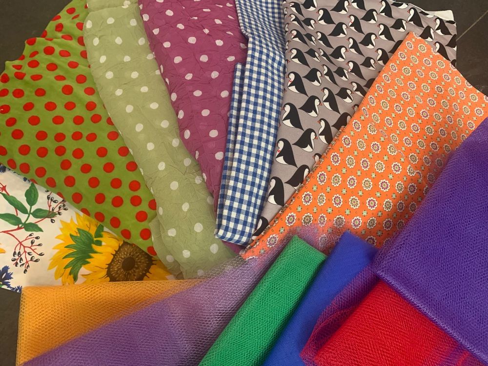 Stoff Packet 13 verschiedene Stoffe/Tüll ca 1,8 kg (Neu (gemäss ...