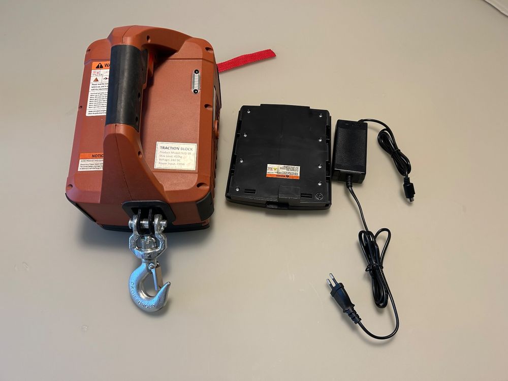 Block Winde 450kg, 4.6m Seil inkl. 2 Batterien und Ladegerät (Gebraucht ...