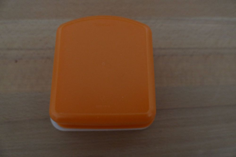 Tupperware-Box orange mit weissem Deckel, 13,5x12cm | Kaufen auf Ricardo