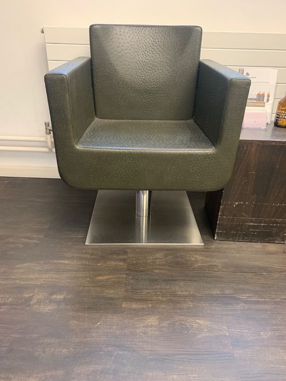 Coiffeurstuhl mit hydraulischer Pumpe | Kaufen auf Ricardo