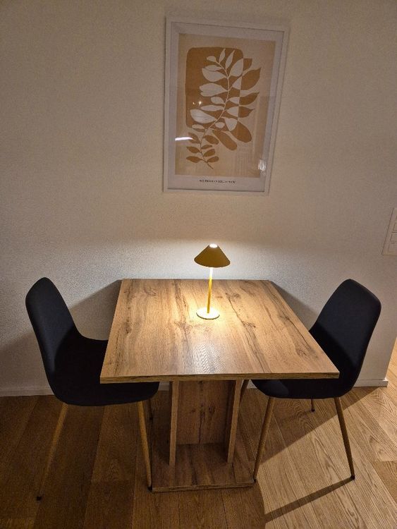 Stylischer Tisch mit 2 Stühlen (Gebraucht) in Feusisberg für CHF 56 ...