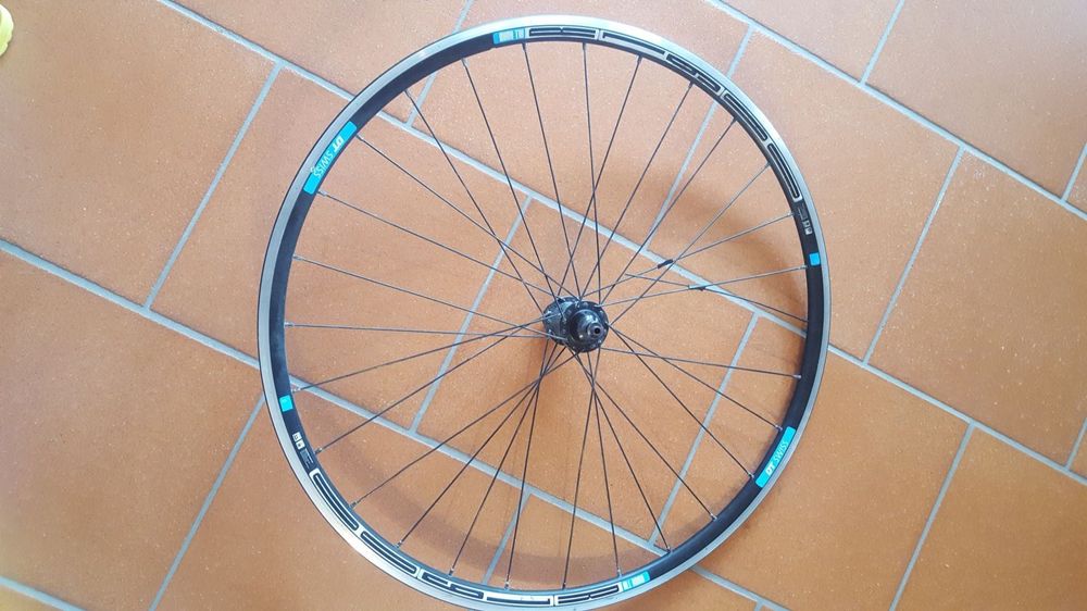DT SWISS Hinterrad R1900, def. Speichen (Defekt) in Zürich für CHF 1 ...