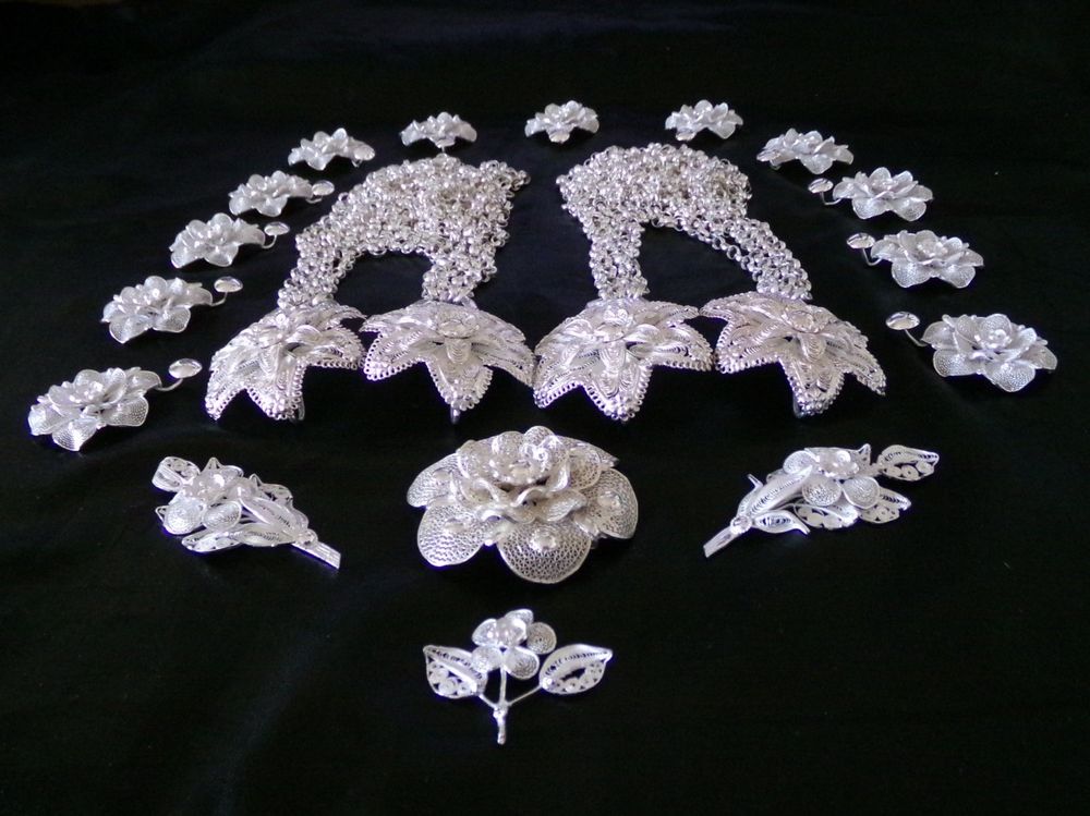 Trachtenschmuck zur Berner Sonntagstracht (Gebraucht) in Langenthal für CHF 230 – mit Lieferung ...