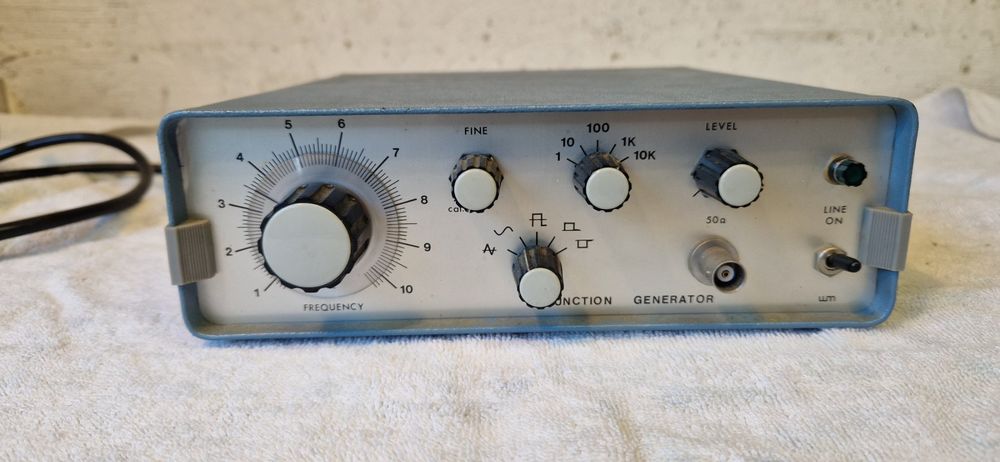 Funktionsgenerator UM | Kaufen auf Ricardo