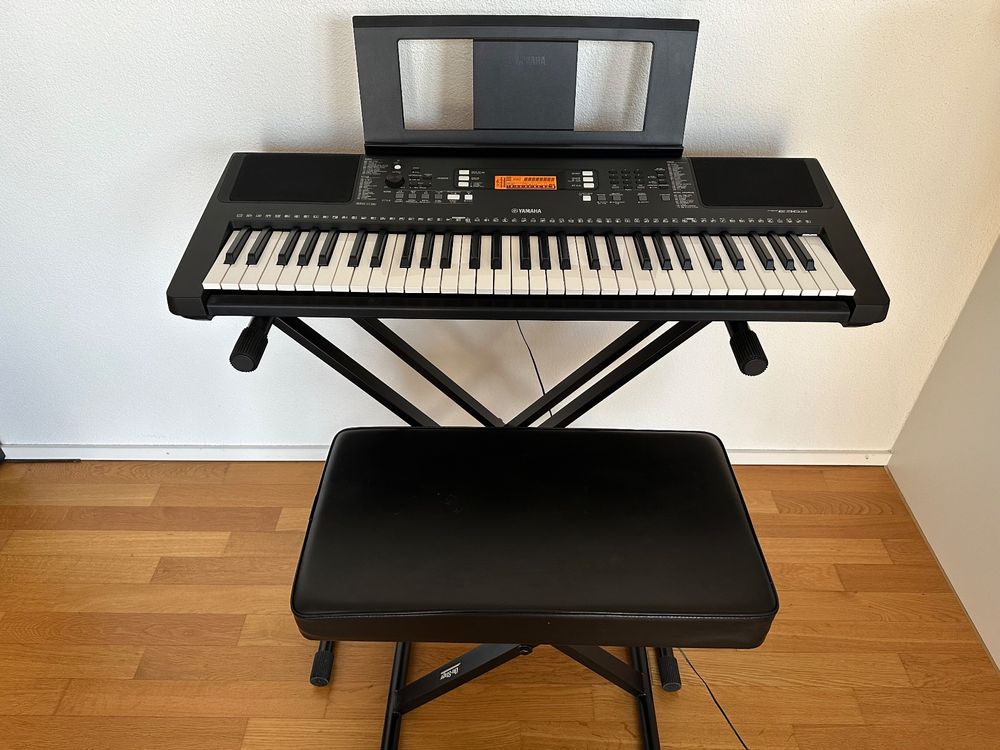 Yamaha PSR-E363 Digital Keyboard with stand and bench (Gebraucht) in ...