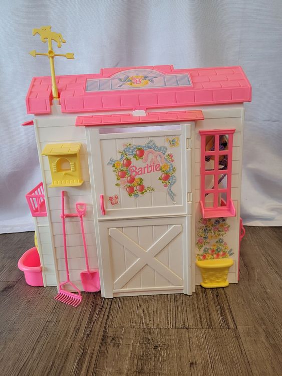 Barbie Pferd Leckermaul und Stall Set (Gebraucht) in Niederbuchsiten ...