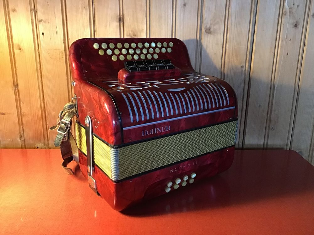 Hohner Norma 3 Akkordeon rot | Kaufen auf Ricardo