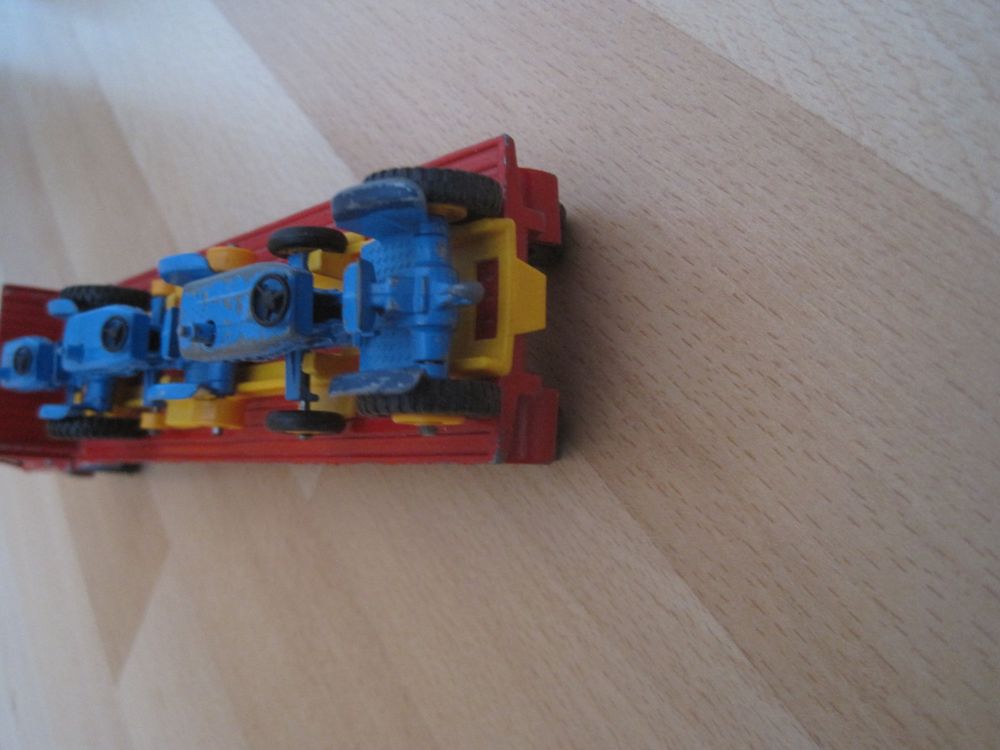Ford Tractor Tasker Transporter mit 3 Traktoren Matchbox (Gebraucht) in ...