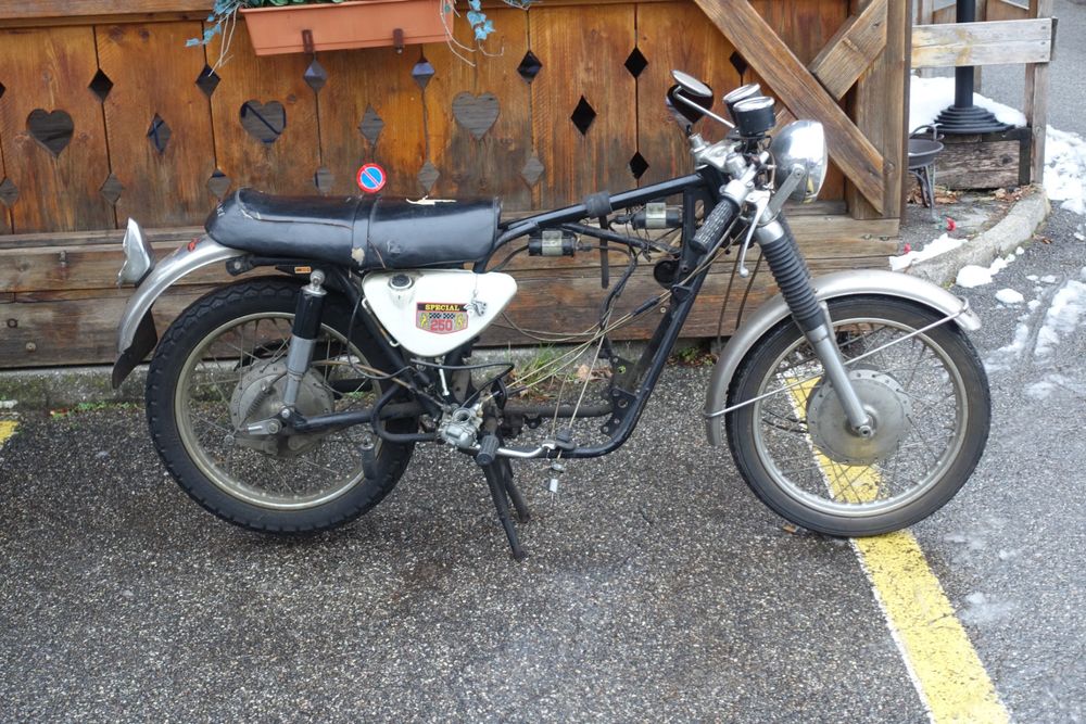 MOTO KAWASAKI 250 SAMURAI PIECES OLDTIMER (Gebraucht) in für CHF 920 ...