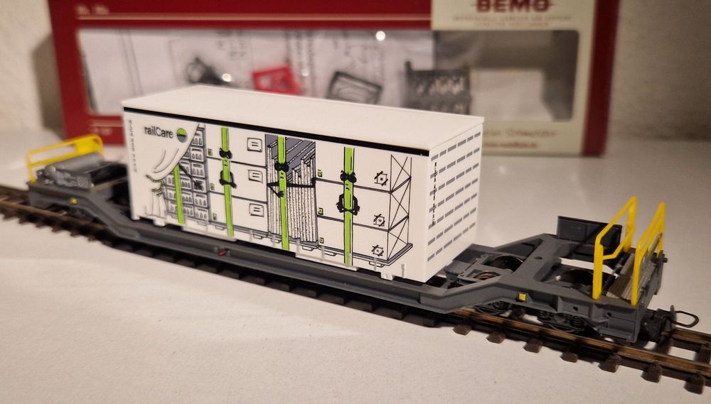 RhB Tragwagen Sbk-v 7705, railCare Wechselbehälter, Bemo HOm (Neu ...