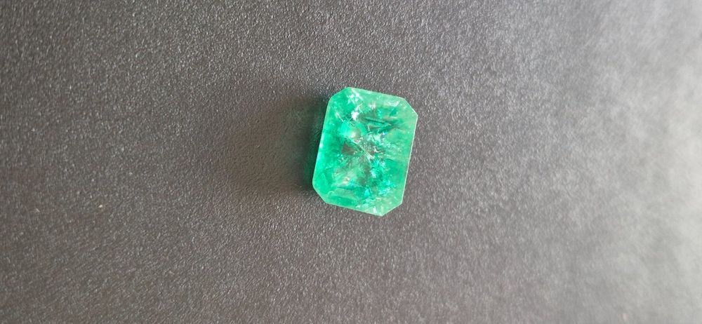 Smaragd 9.27 ct inkl. Zertifikat (Neu und originalverpackt) in Sursee für CHF 3490 – mit ...