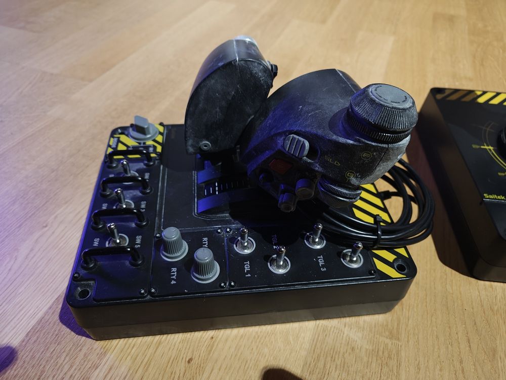Saitek x-55 Rhino H.O.T.A.S (Hotas) (Gebraucht) in Gwatt (Thun) für CHF ...