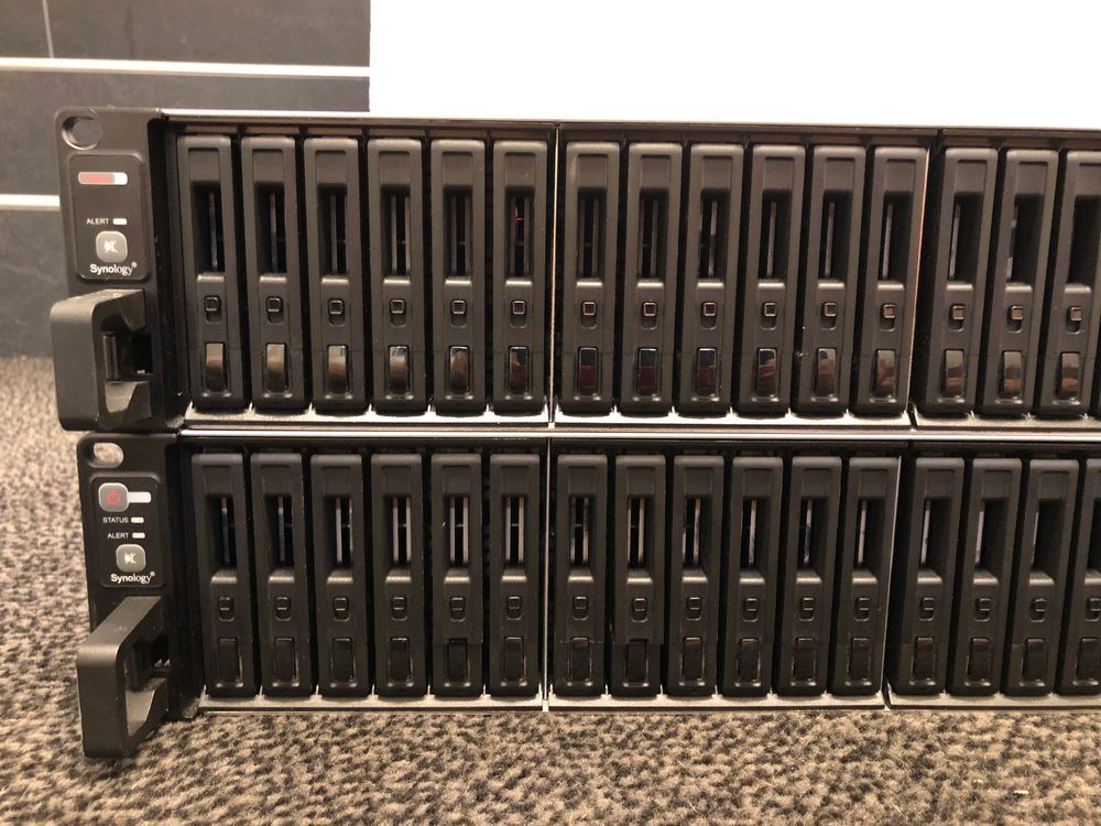 Synology FlashStation FS2017 + Rack Expansion Unit FX2421 (Gebraucht ...