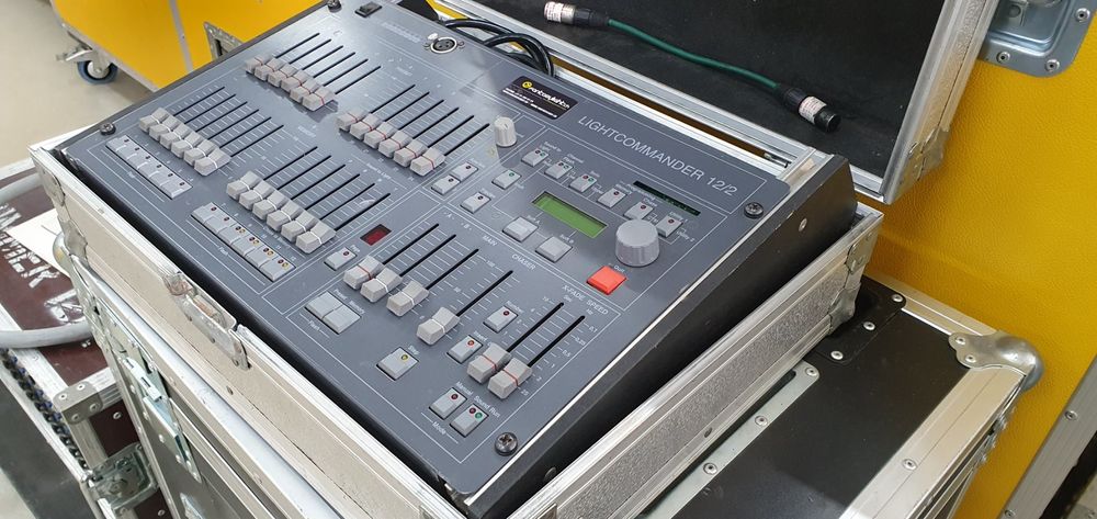 Lichtsteuerpult MA Lighting Lightcommander 12/2 im Case | Kaufen auf ...