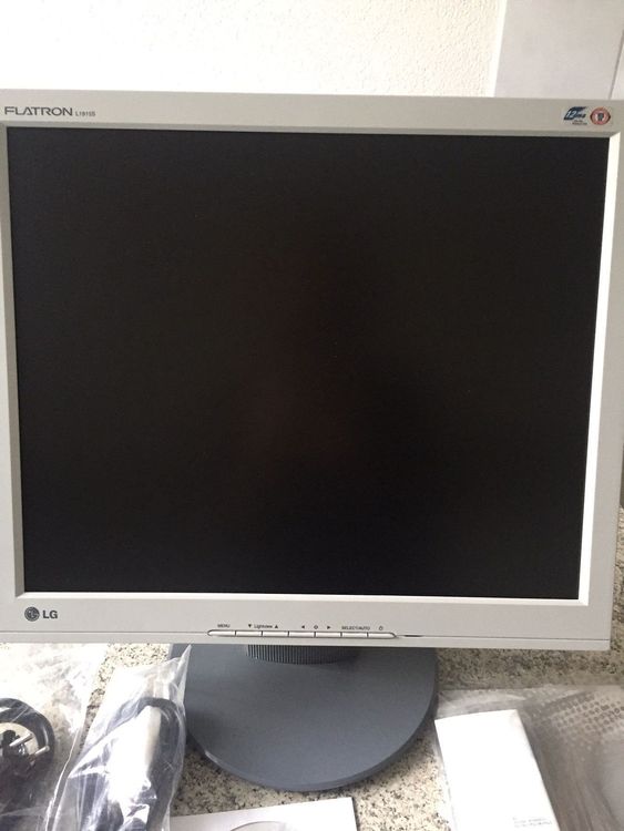 LG Flatron L1915S (Neu (gemäss Beschreibung)) in basel für CHF 10 – mit ...