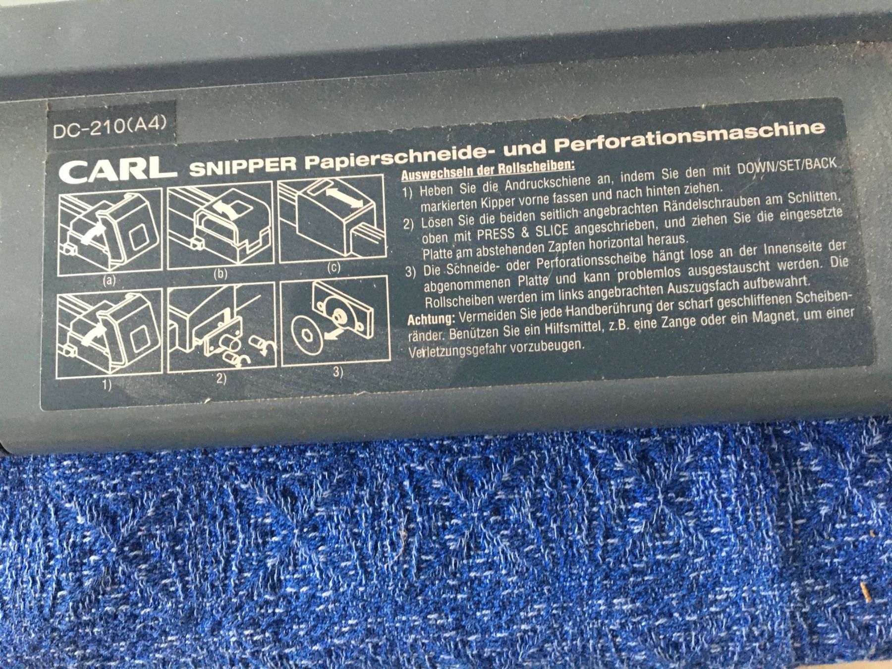 Carl Papierschneidemaschine DC-210(A4) - Top Zustand! (Neu (gemäss ...