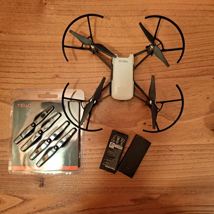 DJI Tello Drohne (mit 2 Akkus und 4 ersatz Probeller) (Gebraucht) in ...