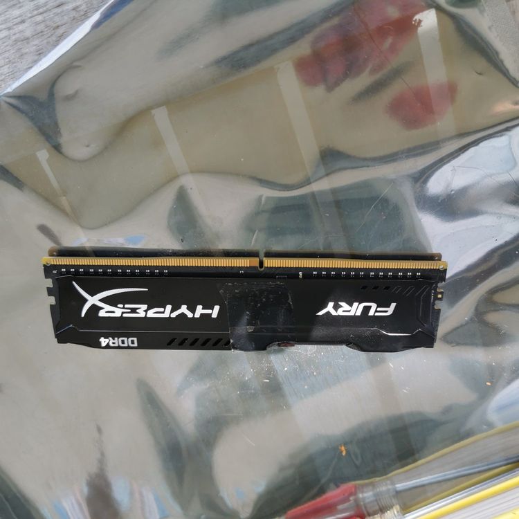 8 GB HyperX RAM DDR4 - Label nicht mehr sauber lesbar | Kaufen auf Ricardo