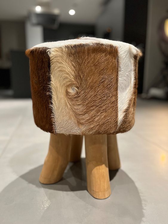 Wunderschöner Ziegenfell-Hocker (Gebraucht) in Uitikon Waldegg für CHF 70 – nur Abholung auf ...