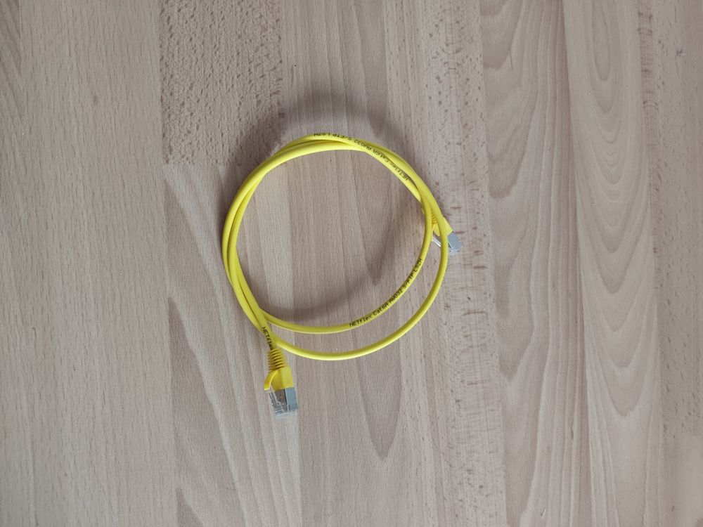 RJ45 cable yellow (Gebraucht) in Tafers für CHF 1 – mit Lieferung auf ...