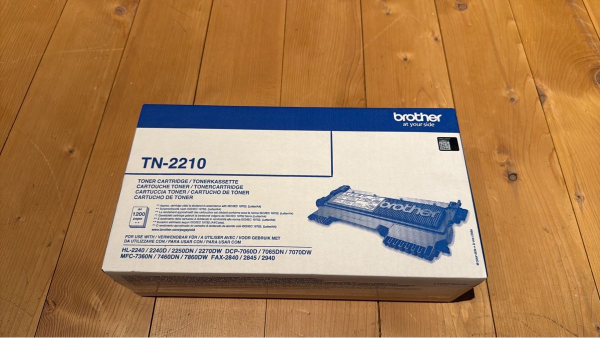 Brother TN-2210 Neu - Toner Cartridge - Genuine and Seale (Neu und ...
