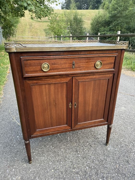 Antiker Holzschrank mit Marmorplatte (Defekt) in Affoltern am Albis für ...