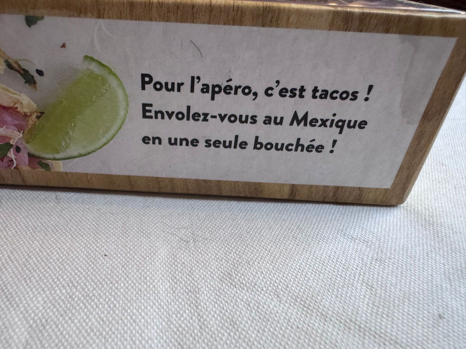 Wooden Serving Board, Cutter & Recipe Book (D'occasion) à Puidoux pour ...