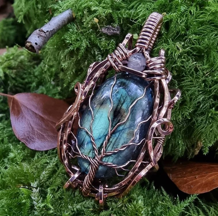 Anhänger mit Labradorit elegant umschlungen von Kupfer | Kaufen auf Ricardo